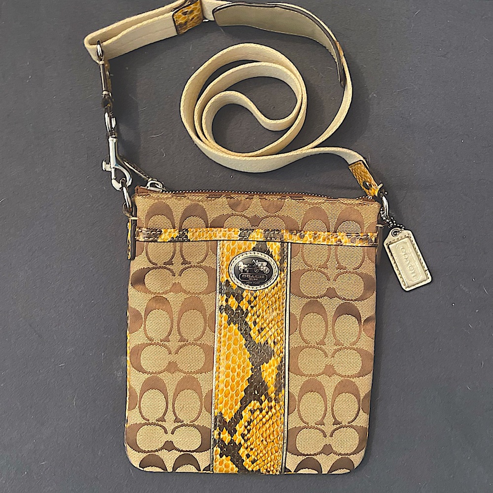 $60 Usd Coach Swingpack Signature Gold Canvas Cross B… - Gem